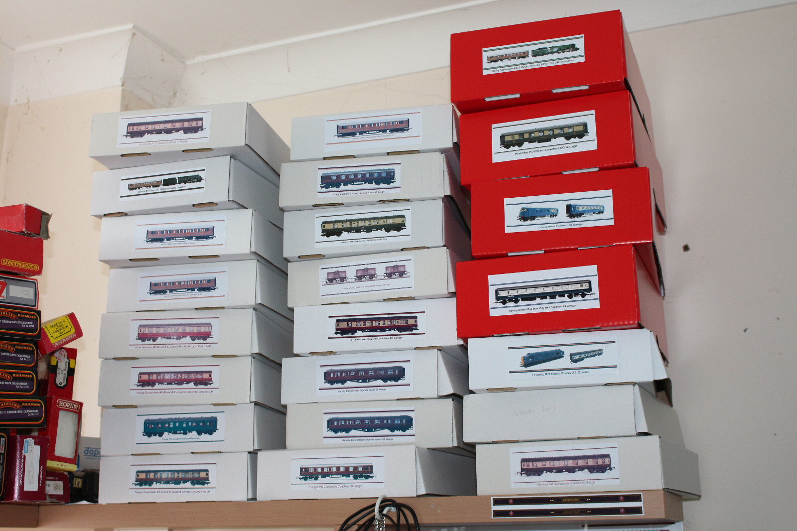 Storage box for in RED OO GAUGE HORNBY INTERCITY 225 SWALLOW COACH x 4 ...