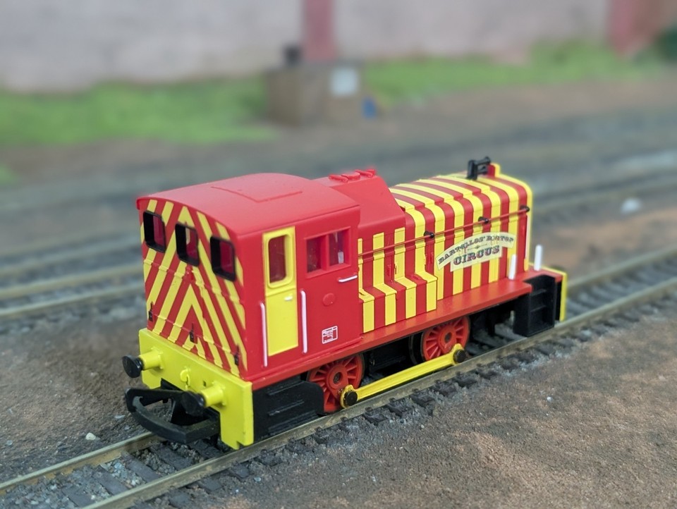 Hornby R1107 Class 06 Shunter – Bartello’s Big Top Circus Loco | eBay