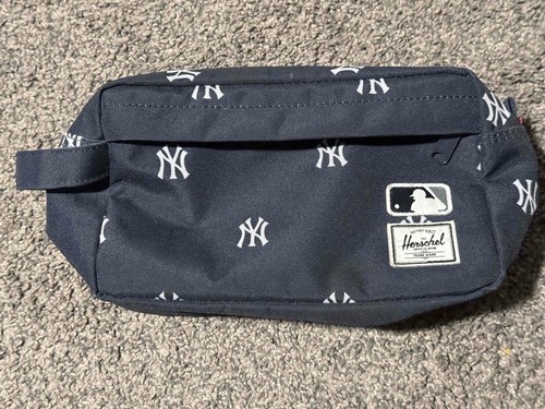 New York Yankees Herschel Supply Co. Chapter Repeat Logo Travel Kit ...