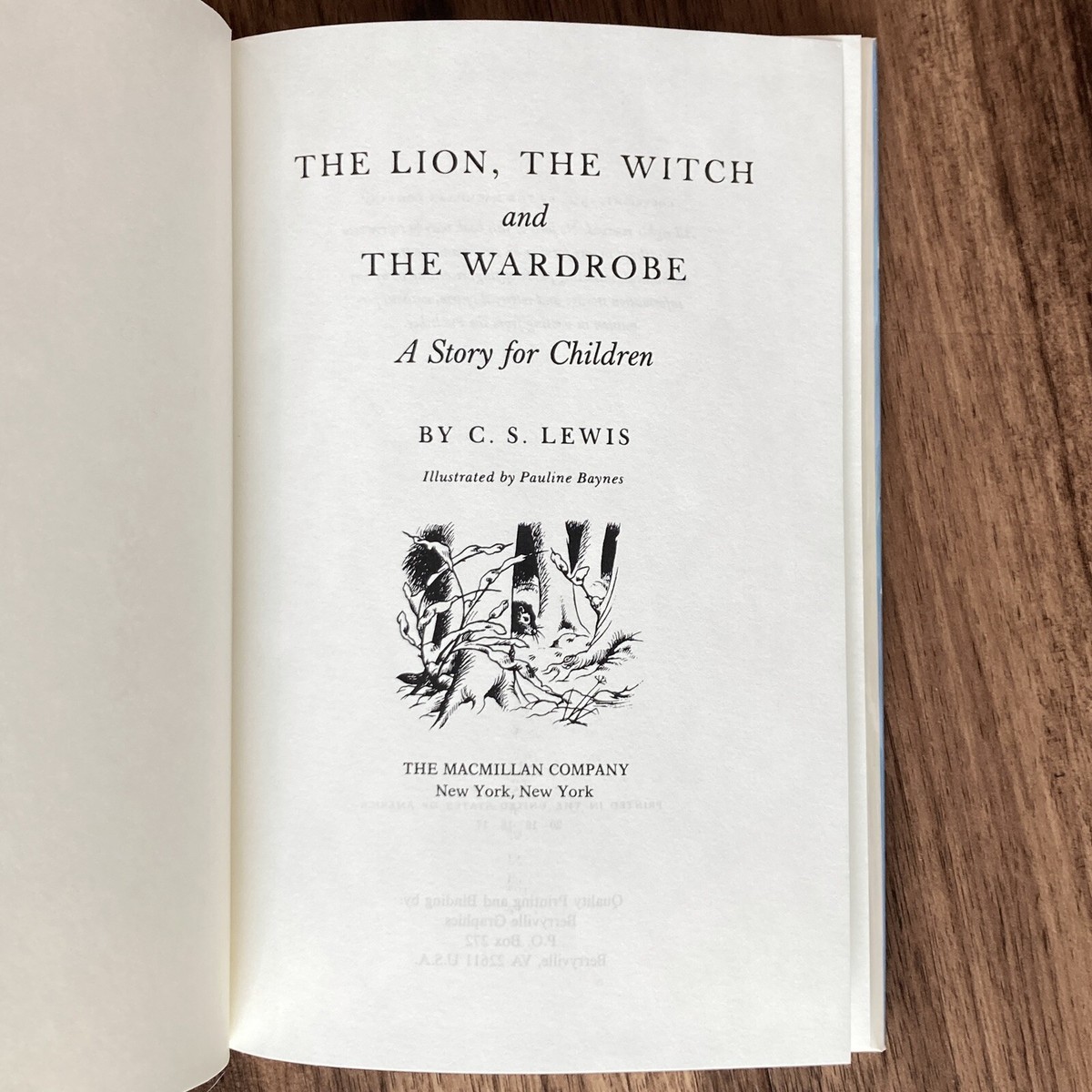 The Lion The Witch And The Wardrobe Book Cover 1950 Lewis, C.S. (1950)