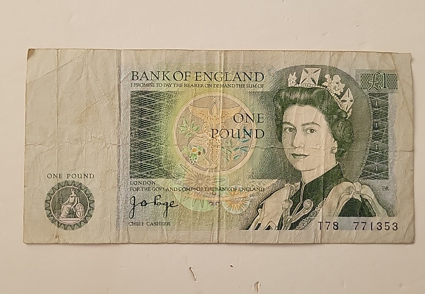 Bank Of England One Pound Note Elizabeth II & Sir Isaac Newton - lot of ...