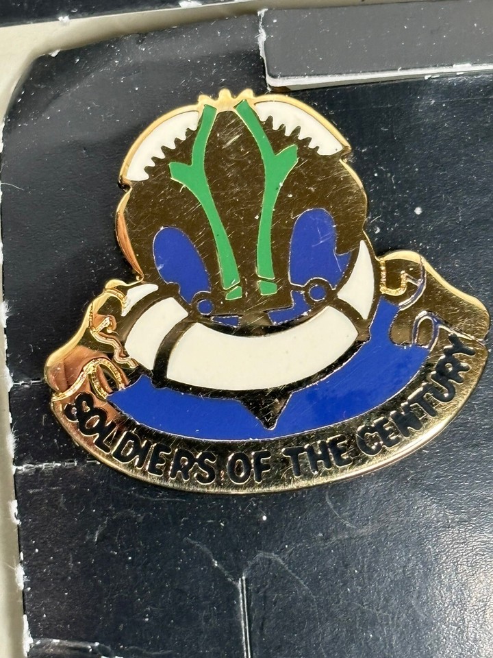 Lot of 90 Vtg PINS U.S Army Military "Soldiers of the Century" Metal ...