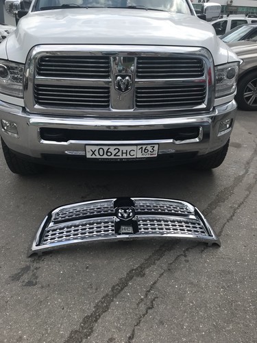 Genuine Mopar Radiator Grille RAM 2500 3500 2013-18 68147882AA for sale ...