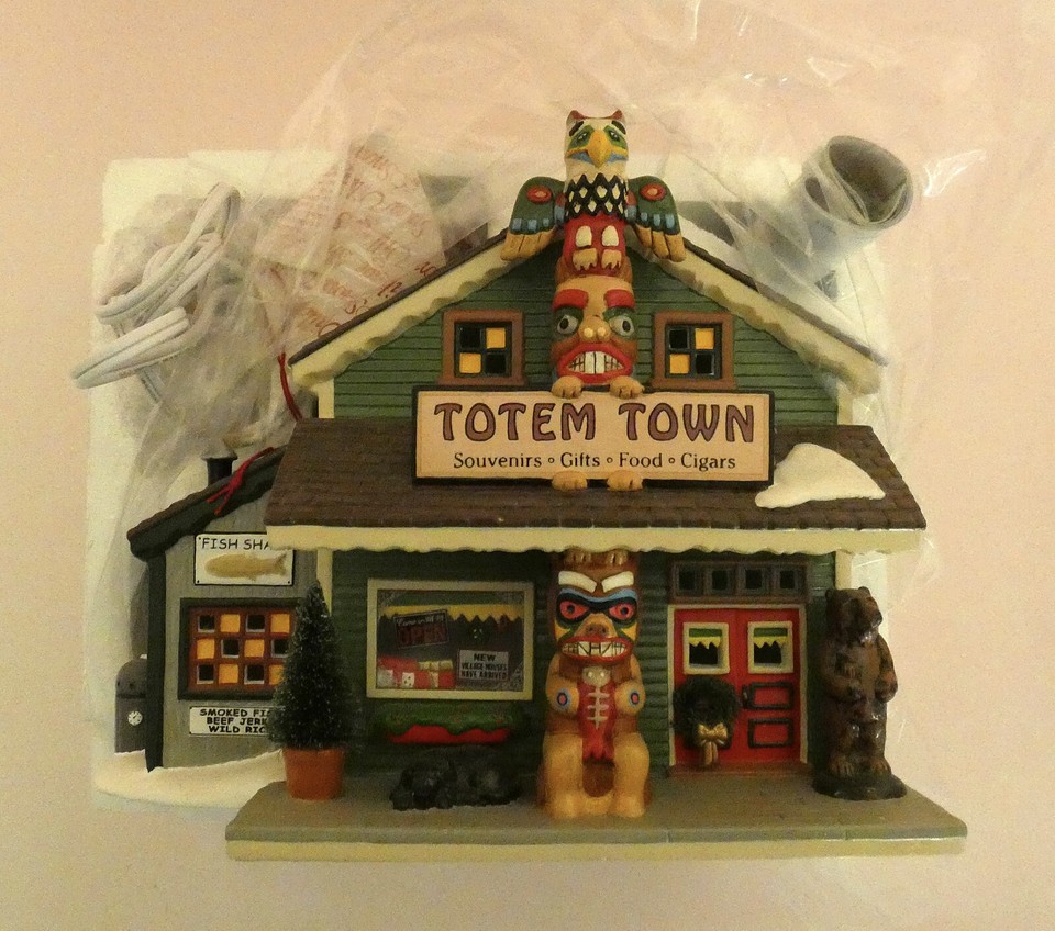 DEPT. 56 - TOTEM TOWN SOUVENIR SHOP - LIGHTS UP - 2000- SNOW VILLAGE | eBay