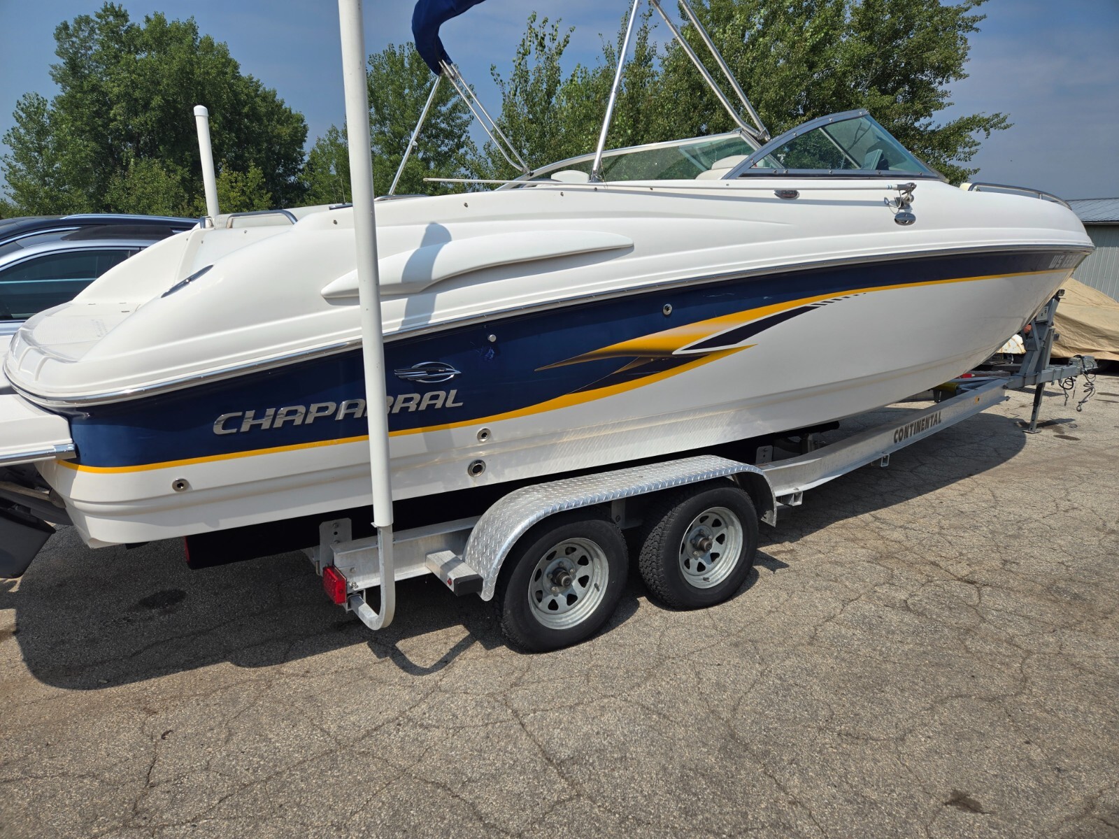 2002 Chaparral 260 ssi with trailer, vests, ropes, bumpers, anchors ...