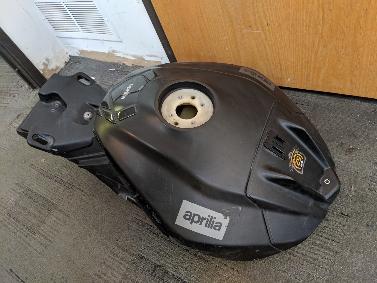 2015 15-20 Aprilia RSV4 RR RF 1100 GAS FUEL TANK PETROL BLACK OEM | eBay