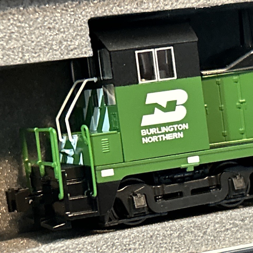 KATO SALE! Set of 2 176-4377 & 4378 N Scale NW2 Burlington BN #534 ...