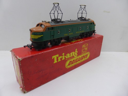 Triang R257 D/E Diesel Locomotive with Good Pantographs #7503 Green VGC ...
