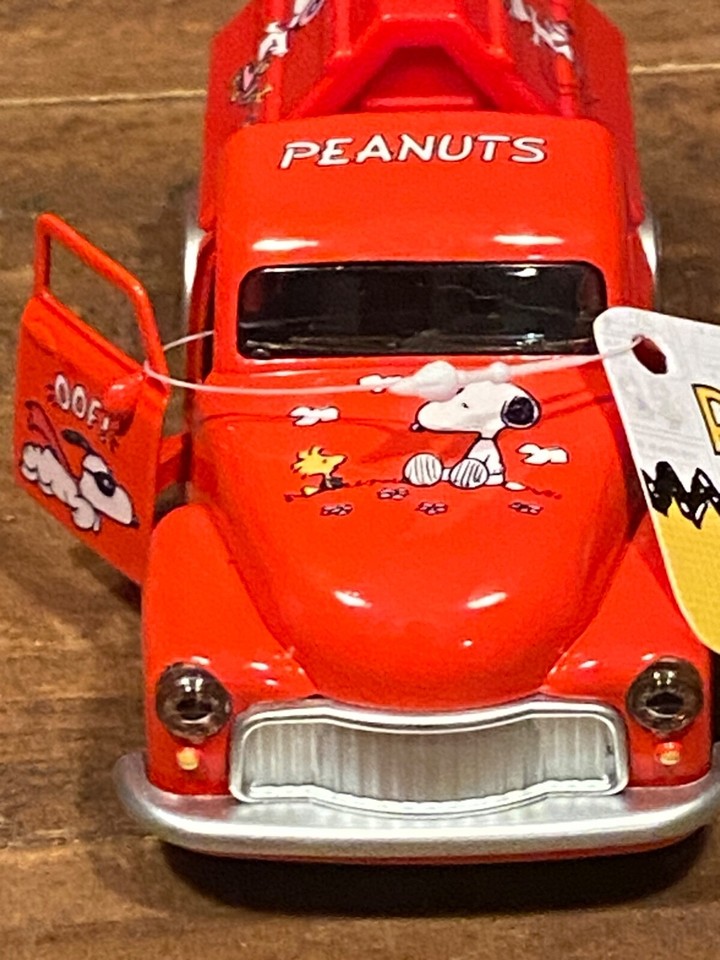 NEW PEANUTS SNOOPY & WOODSTOCK EXTREMELY RARE RED DIECAST 5.5" PULL ...