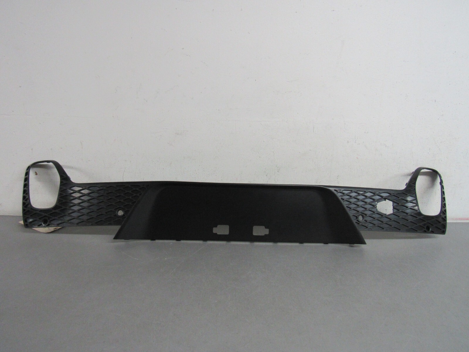 2022 2023 HYUNDAI GENESIS GV70 REAR BUMPER LOWER MOLDING WITH SENSOR ...