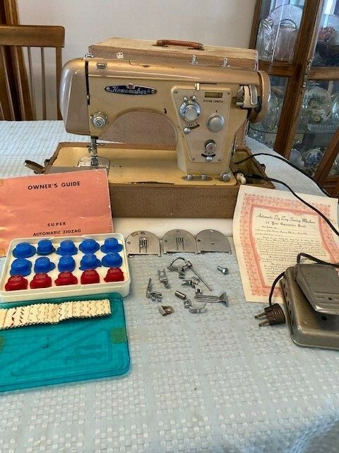 Vintage Japan Homemaker Deluxe Zig Zag Sewing Machine w/ 15 Vintage Japan Homemaker Deluxe Zig Zag Sewing Machine w/ 15