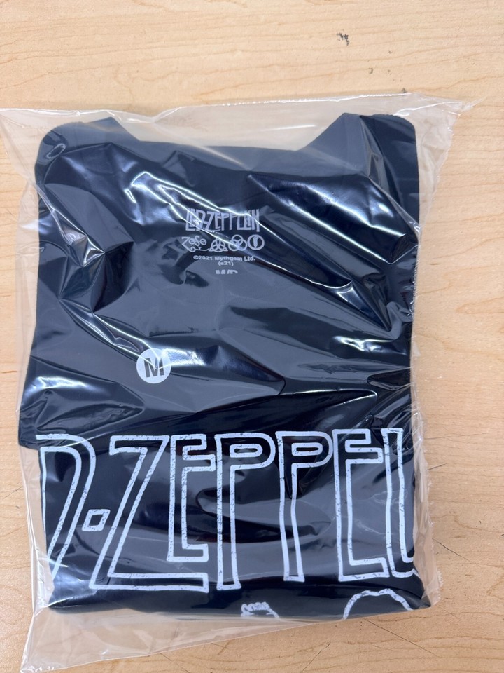 LED ZEPPELIN MENs ORIGINAL AND AUTHENTIC LICENSE 1977 DISTRESS LOGO T ...