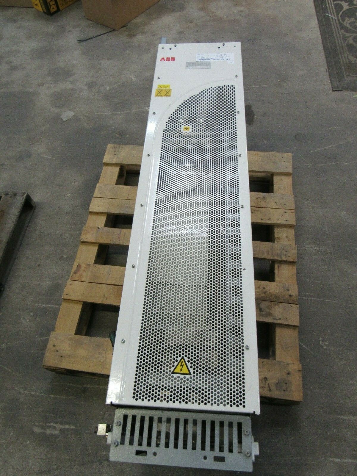 ABB ACX550-U0-316-4, VFD DRIVE, 250-hp/ 380-480V/ 316A, GOOD TAKEOUT ...