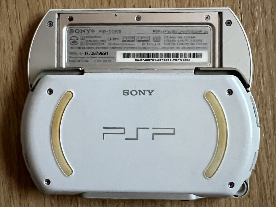 Sony PSP Go 16GB Handheld System - White 711719851301 | eBay