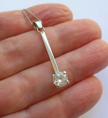 Simple Elegant 9ct White Gold Cubic Zirconia CZ Pendant w 18" Chain ...