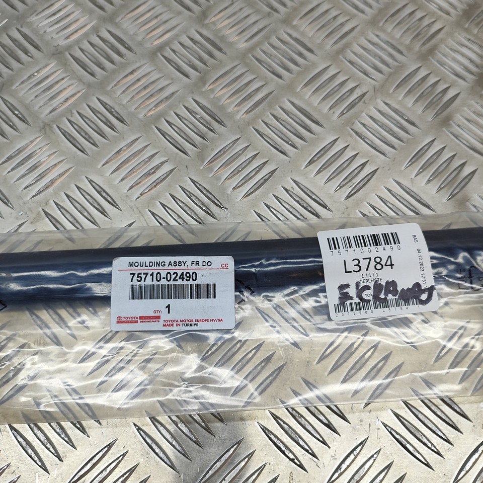 Toyota Corolla Estate E21 Front Right Window Strip 75710-02490 ...