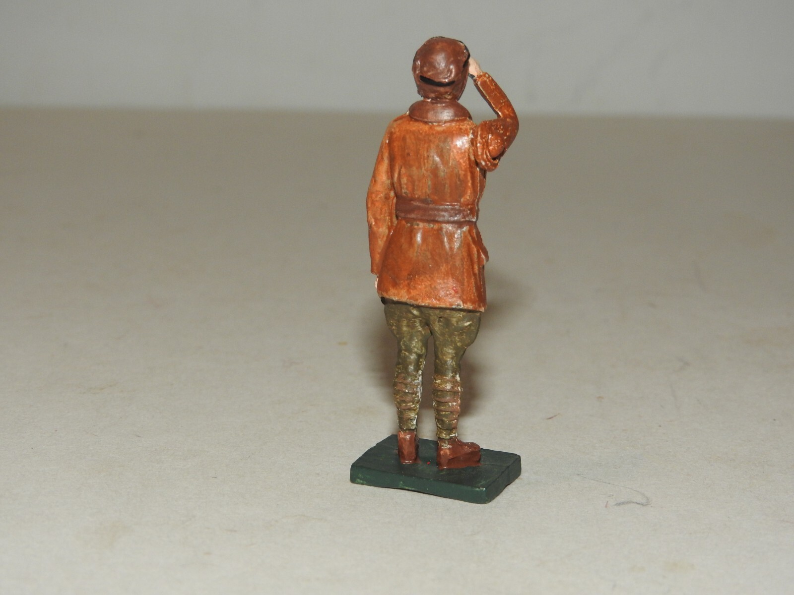 LEAD FIGURE WW2 PILOT WITH LEATHER JACKET STANDING & SALUTING 2" TALL ...
