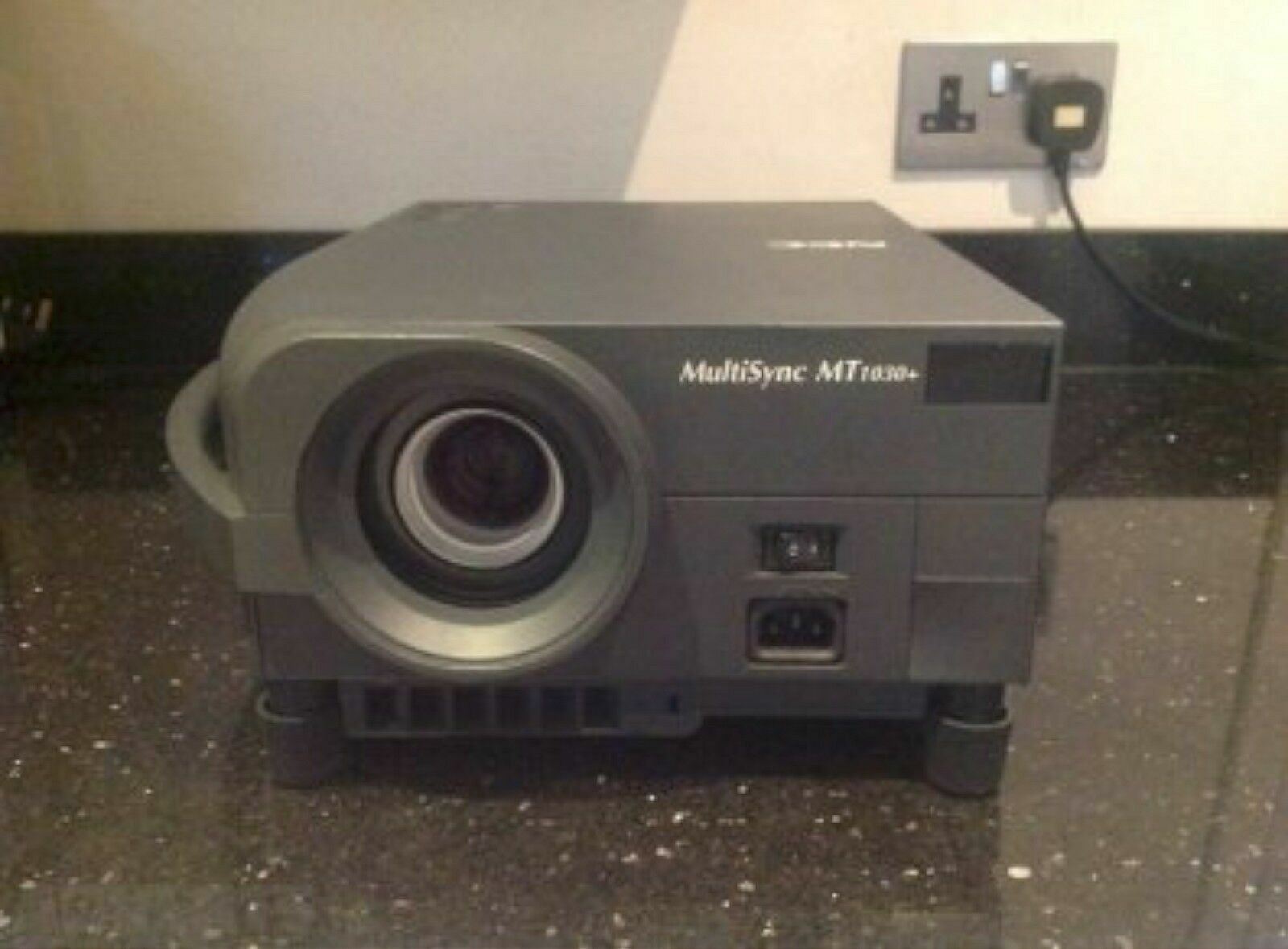 NEC MT1030+ MultiSync LCD Projector 1250 ANSI Lumen 791H Use XGA NTSC ...