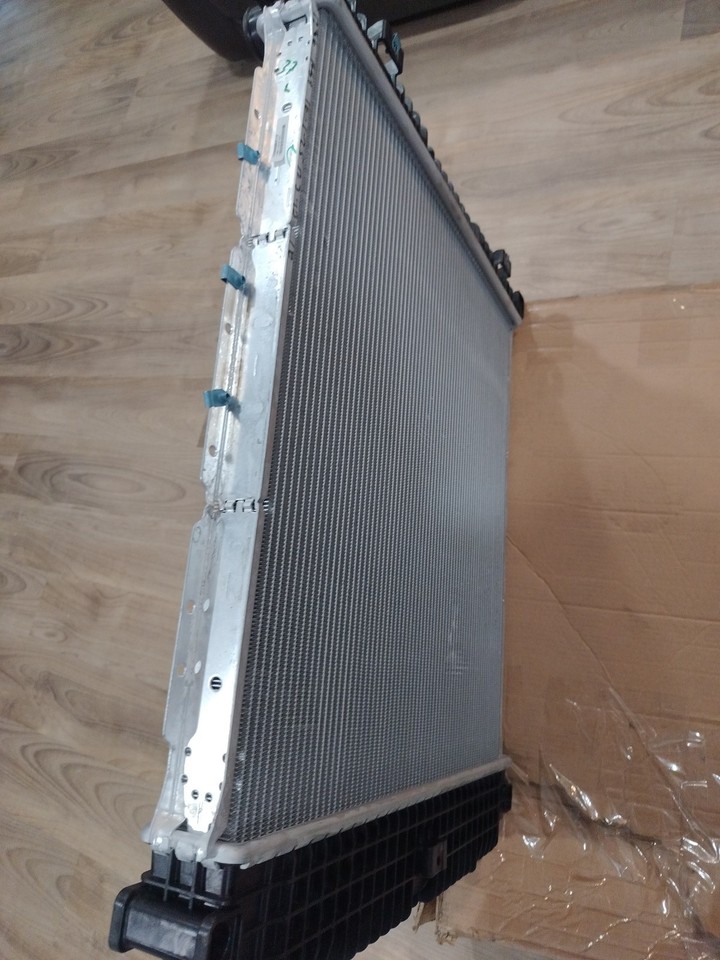 Freightliner M2 Radiator Assembly *TXE1004016A* Part Number (05 - 37217 ...