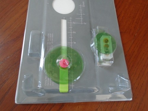 UNIVERSAL CIRCULAR SEWING ATTACHMENT SET creates perfect circles with ...