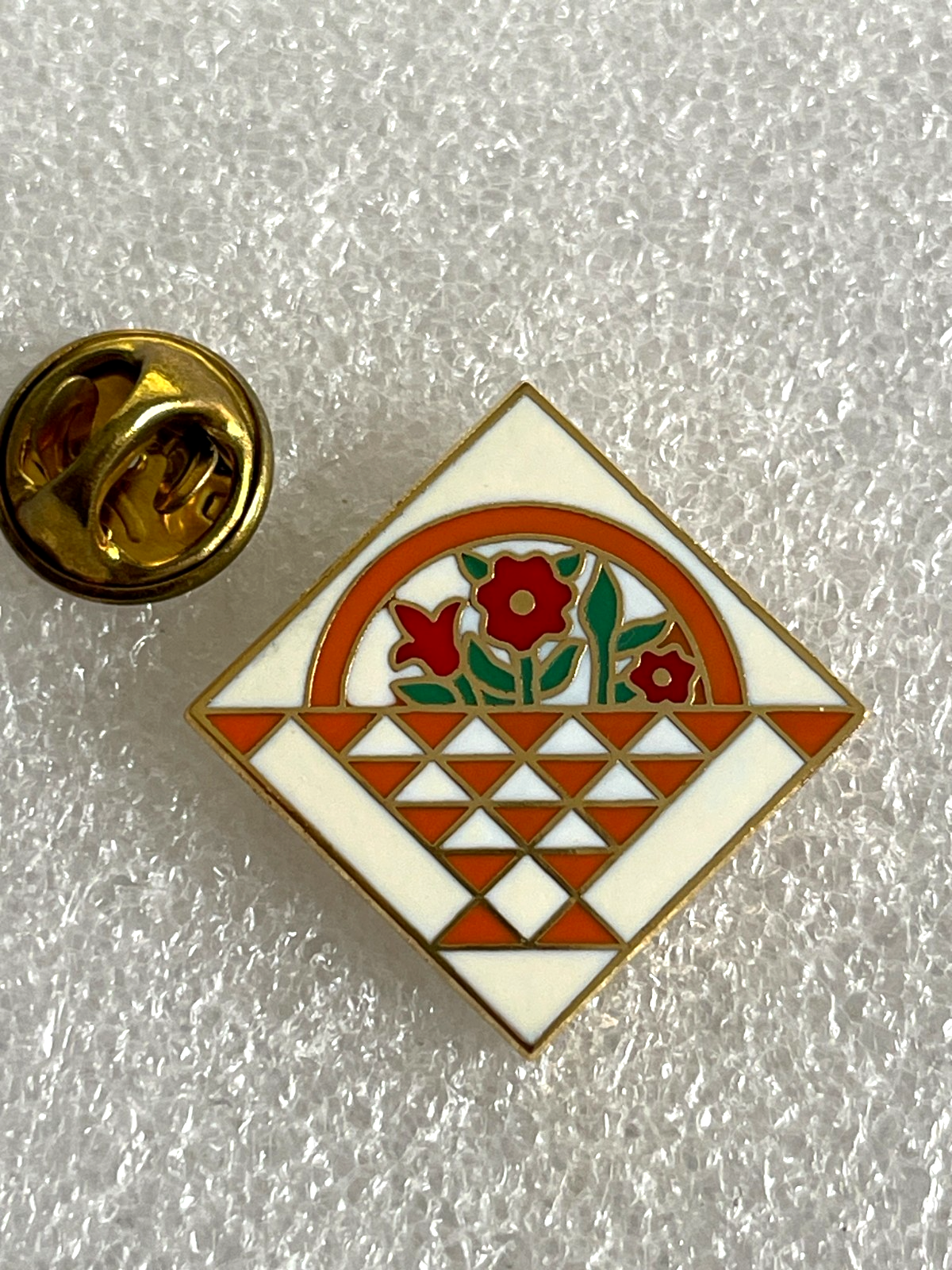 Flower Valley Quilting Guild Lapel Pin.(32) | eBay