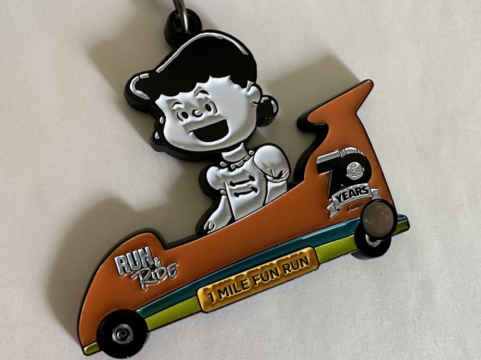Peanuts Lucy Run Ride Race Running Medal Snoopy Cedar Point Amusement ...
