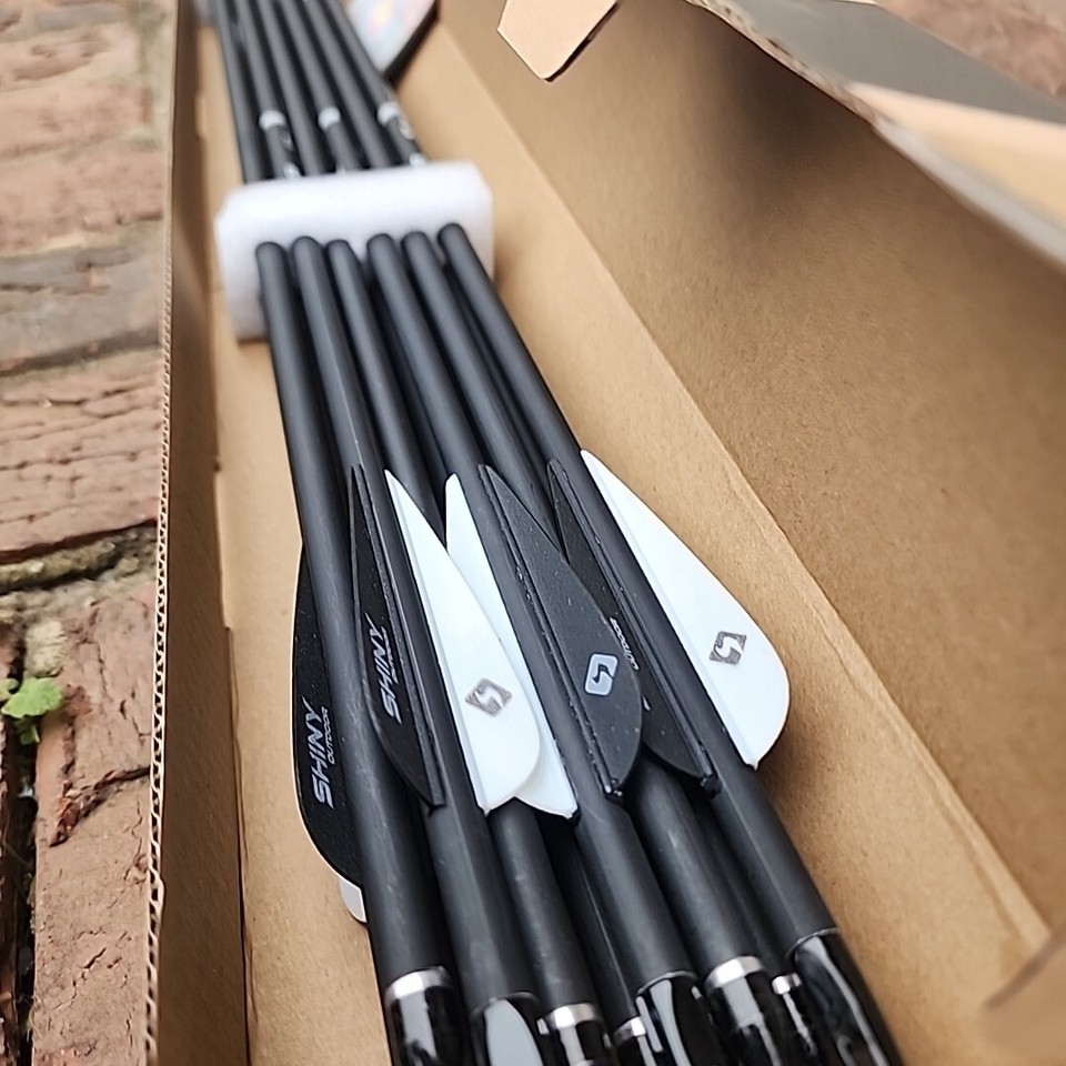 24 PK TIGER ARCHERY 30" Carbon Arrows Dozen Black/White PREDATORS | eBay