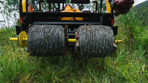 Double Barbed Wire Unroller Tool - Mounts to Towball - Unroll 2 rolls ...