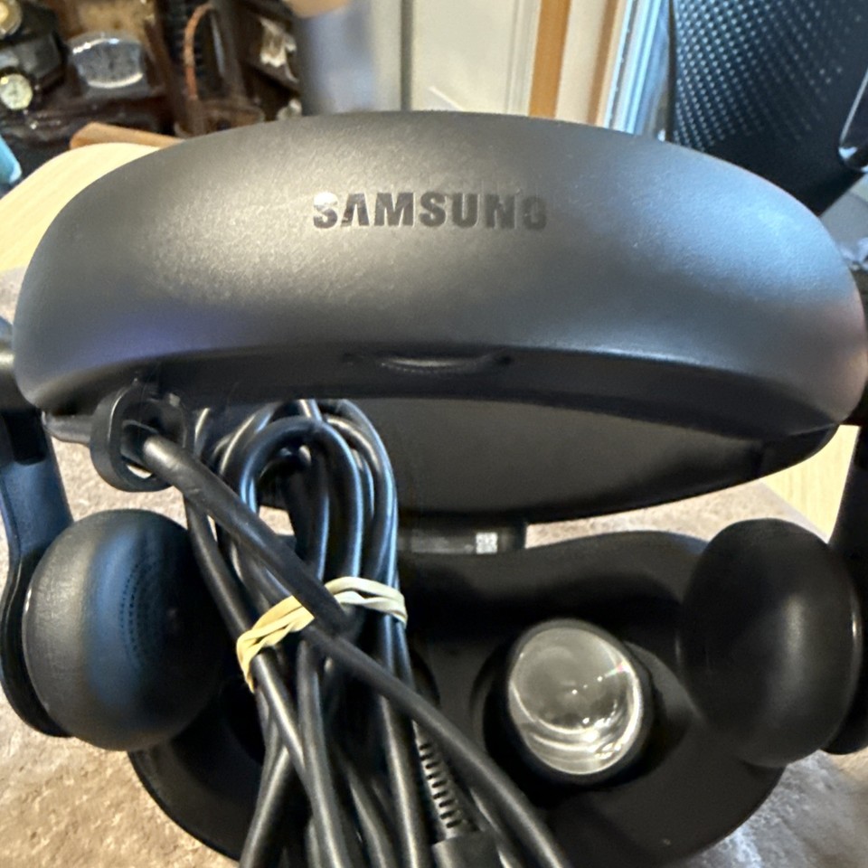 Samsung HMD Odyssey Plus VR Headset with Controllers Windows Mixed ...