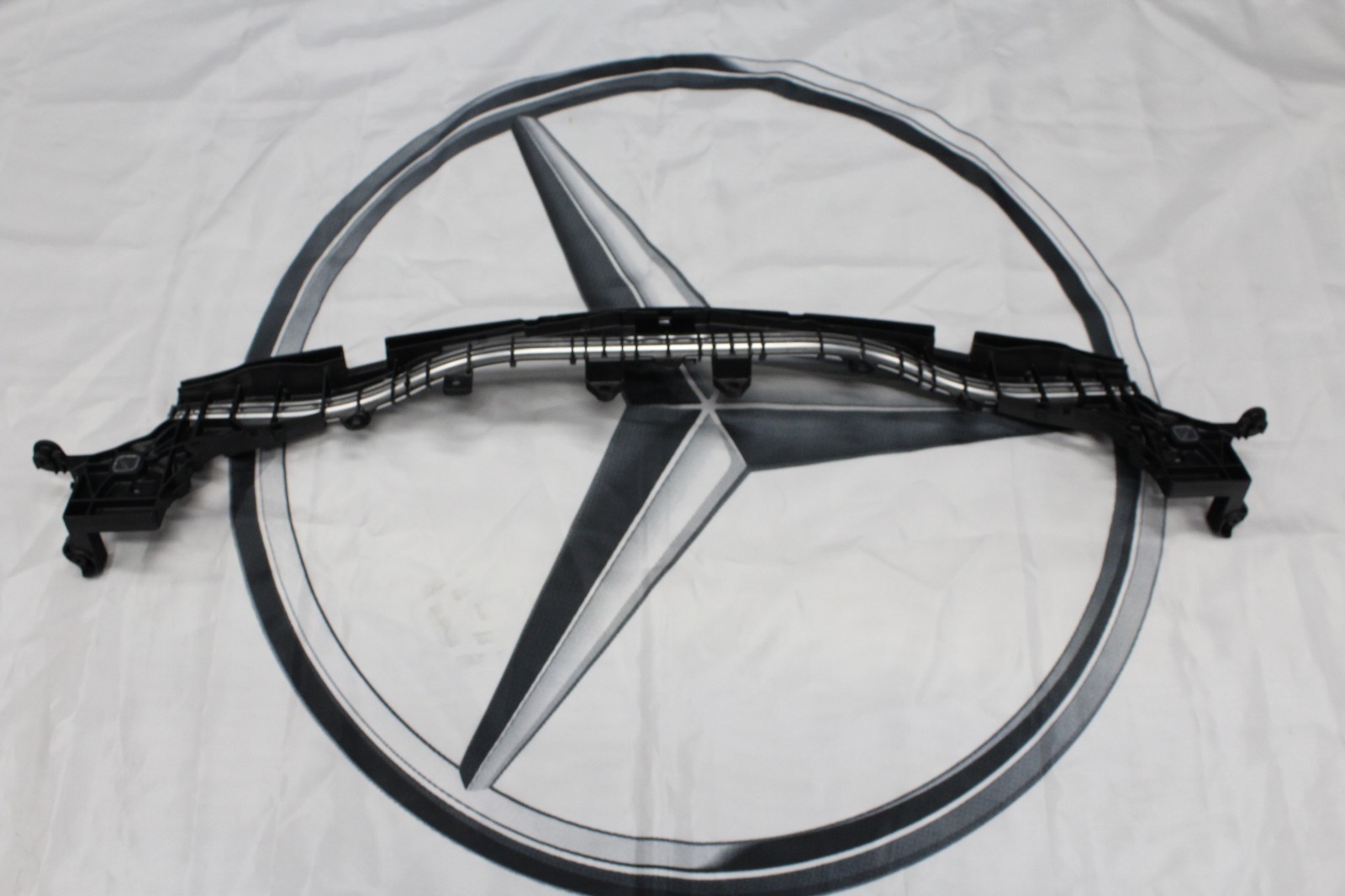 NEW Genuine Mercedes-Benz W205 C-Class FRONT Bumper Mounting Console ...