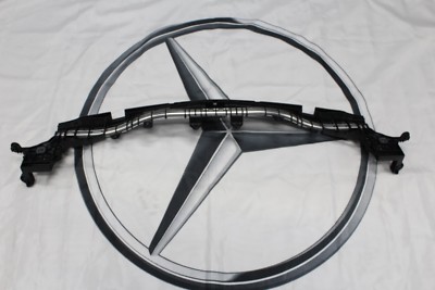 NEW Genuine Mercedes-Benz W205 C-Class FRONT Bumper Mounting Console ...