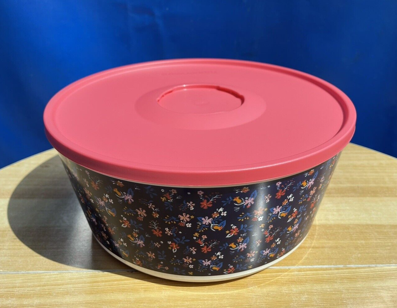 Tupperware Bowl Ilumina With Flower Design and Pink Seal 4.3L / 18cup ...