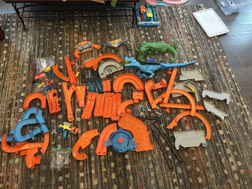 Hot Wheels Ultimate garage, T. Rex, shark attack, alligator track piece ...