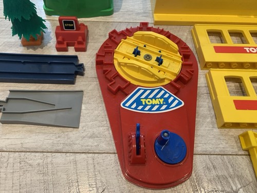 Tomy Train Vintage Train Station, Bridge, Turntable Trackmaster Railway ...