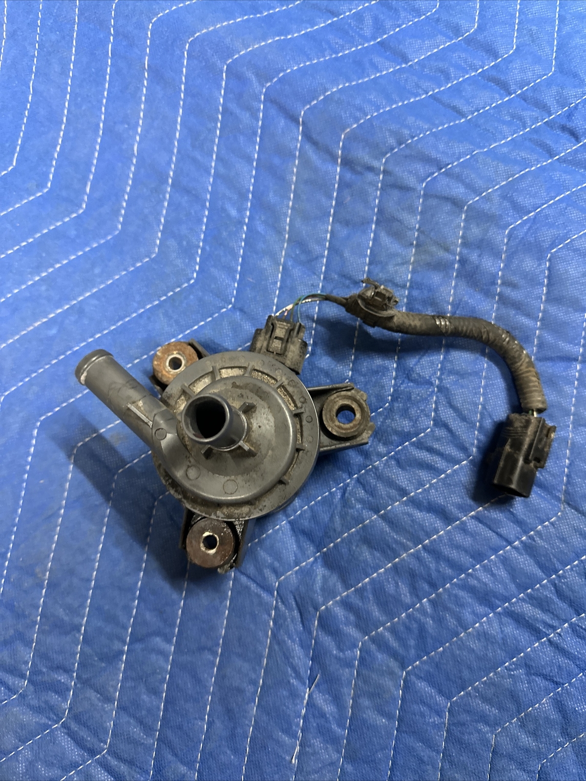 2014 TOYOTA PRIUS V INVERTER WATER PUMP G9040-52010 OEM 2014-2017 G9040 ...