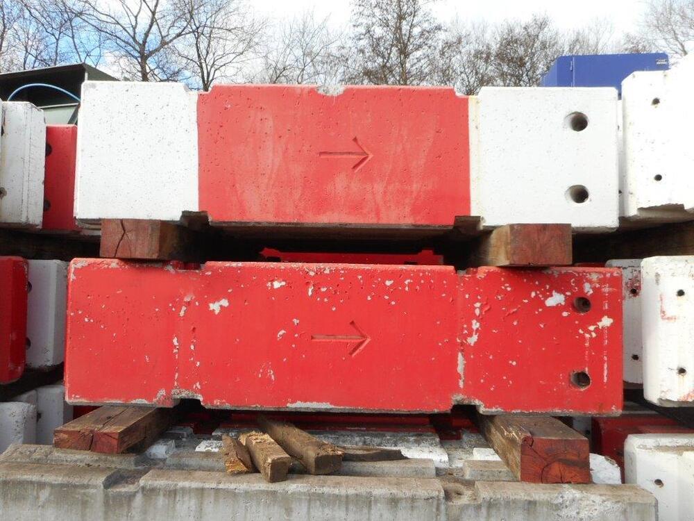 Used Tvcb Temporary Vertical Concrete Barrier - Block - Red / White ...