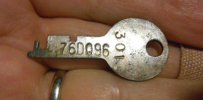 Vintage Antique Suitcase Trunk Eagle Lock Co Key Terryville Conn USA ...