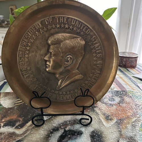 VINTAGE HEAVY LARGE BRASS BRONZE PLATE JOHN F. KENNEDY 35th President ...