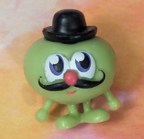 Scrumpy Moshi Monsters Surreal Snooper Figure - Moshling Green Apple ...