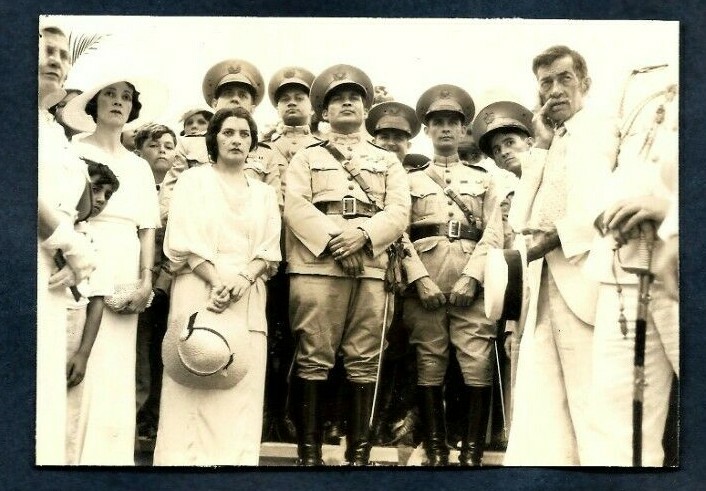 COLONEL BATISTA & OFFICERS PAY TRIBUTE TO FALLEN SERGEANT CUBA 1935 ...