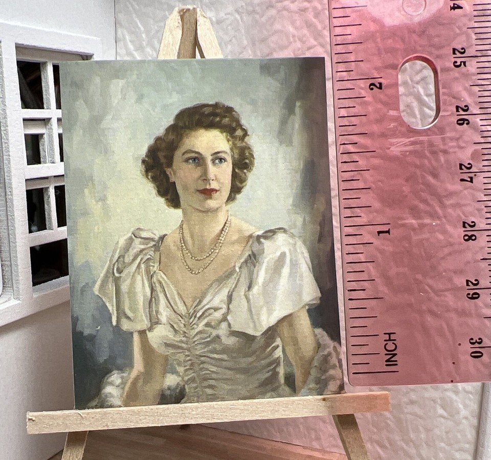 Miniature Dollhouse Room Box Art 1:12th Scale Queen Elizabeth ll Very ...