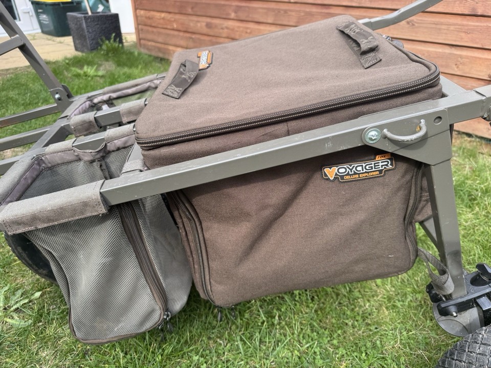 FOX Voyager Deluxe explorer barrow + AVID Rear Adjustable Wheels Carp ...