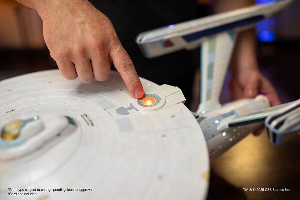 PRE-ORDER Tomy Star Trek TMP USS Enterprise NCC-1701 Refit 1:350 Die ...