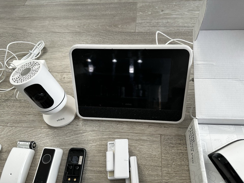 Vivint Smart Hub System With Doorbell Camera, Indoor Camera And Outdoor ...