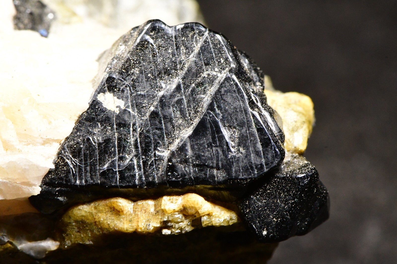 2 CM SPINEL W FORSTERITE CRYSTAL IN 7 X 4 X 4.5 CM MATRIX, QUEBEC ...