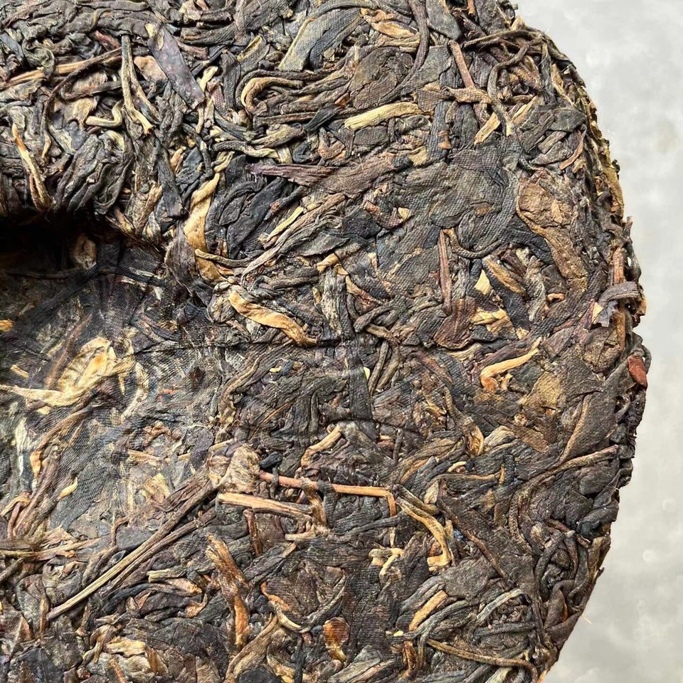 2004 Yunnan Pu-erh Tea Lao Ban Zhang Raw Puerh Tea Cake Wild Tree Pu'er ...
