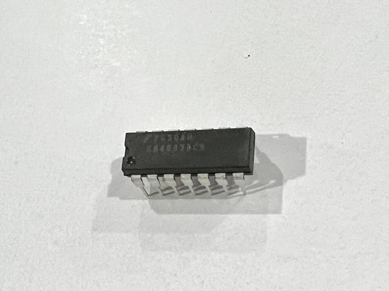 10pcs of CD4093BCN NAND Gate 4-CH CMOS 14-Pin Plastic DIP | eBay