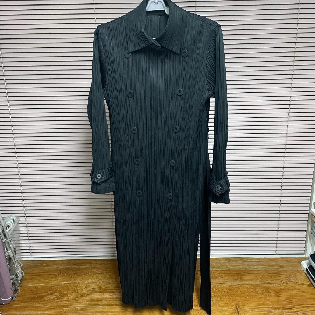 ISSEY MIYAKE PLEATS PLEASE Black Trench Coat Size 3 Used ISSEY MIYAKE PLEATS PLEASE Black Trench Coat Size 3 Used