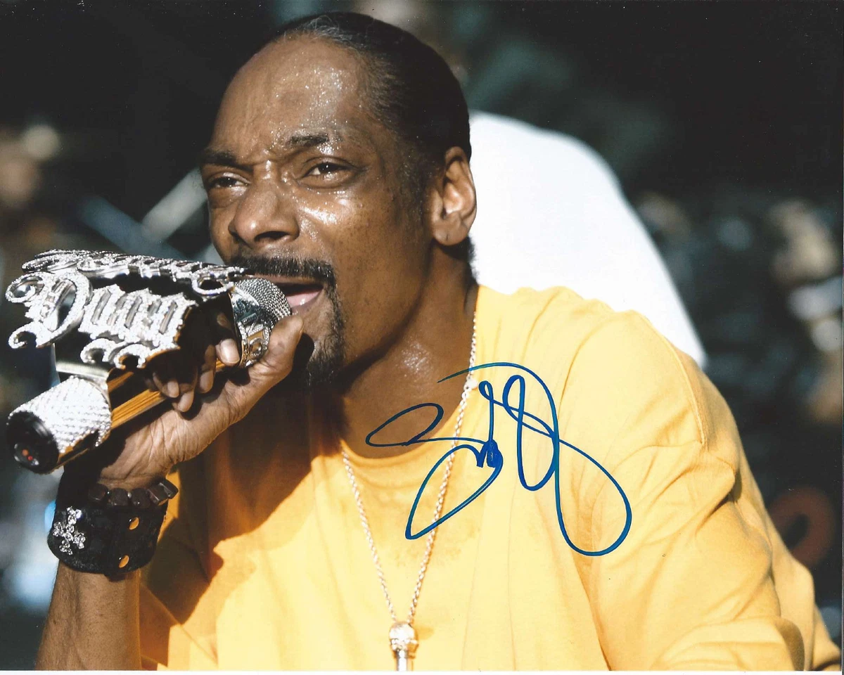 Snoop Dogg Gang Sign