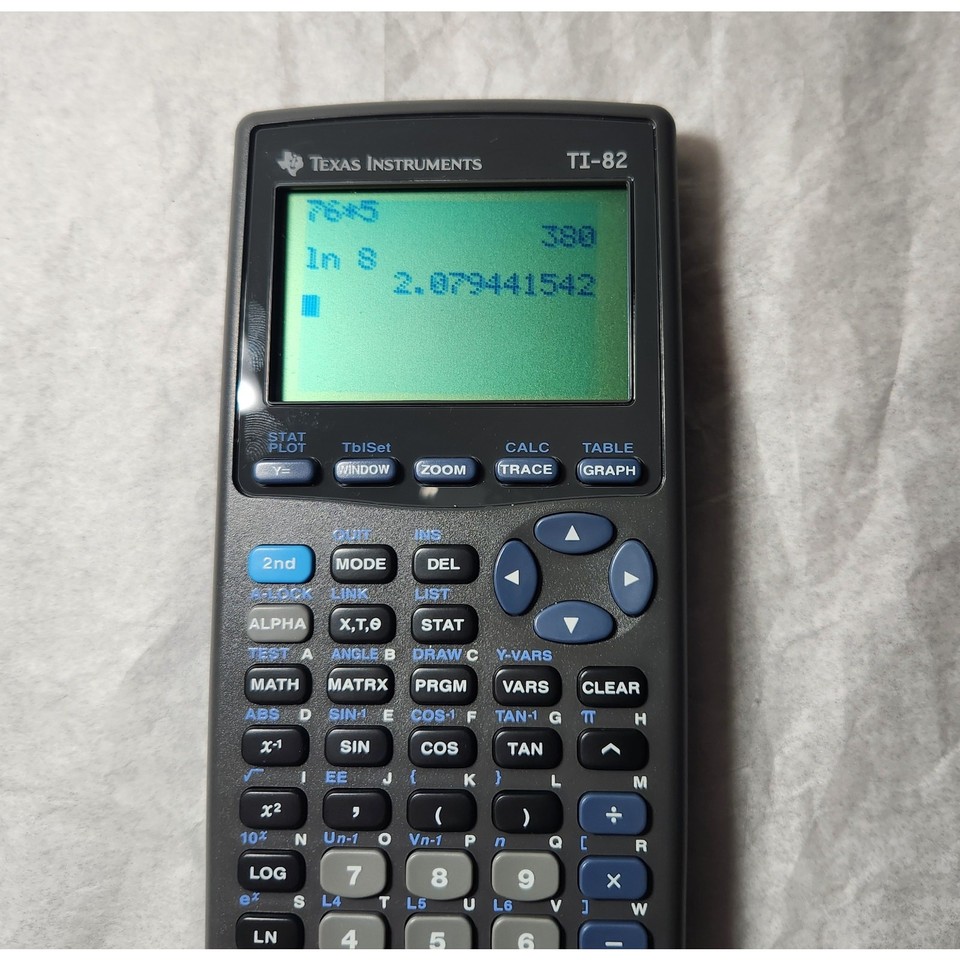 Texas Instruments Vintage TI-82 Graphing Calculator With Cable 1993 New ...